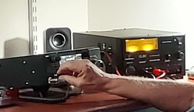 6 Best High-End Ham Radio Transceivers for Amateur Operators (April ...